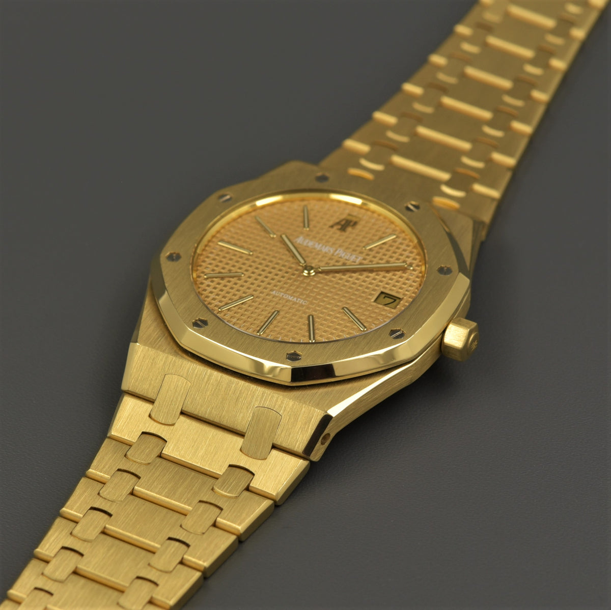 Expert Guide - Should You polish your luxury watch? – ALMA Watches